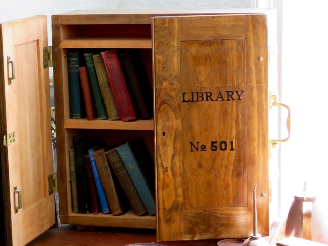 Raven & Chickadee | Lighthouses And Tidepools: Newport, OR