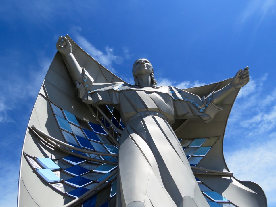 Raven & Chickadee | Sioux Falls, Corn Palace, & Native Culture: South ...